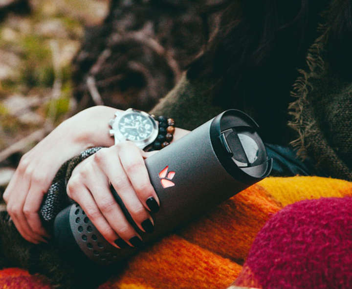 温めも冷却も充電もこれひとつ！便利すぎるタンブラー | GoodsPress Web