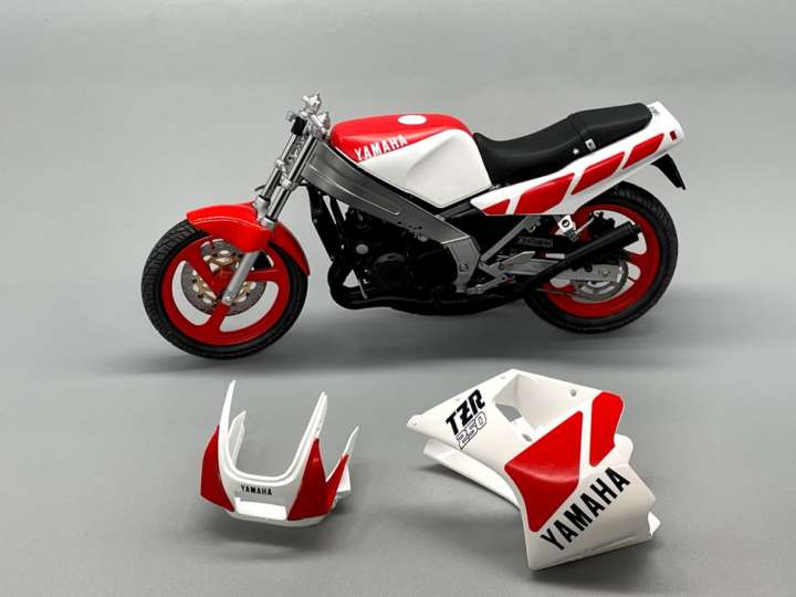 難易度高い"曲面部"のデカール貼りは軟化剤とドライヤーで解決！【達人のプラモ術＜TZR250編＞】 | GoodsPress Web - Part 2