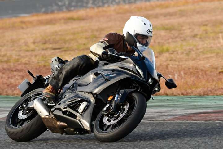 レプリカ世代のライダーにおすすめ！ヤマハ「YZF-R7」は 尖ったスタイルだが扱いやすい特性 | ＆GP - Part 2
